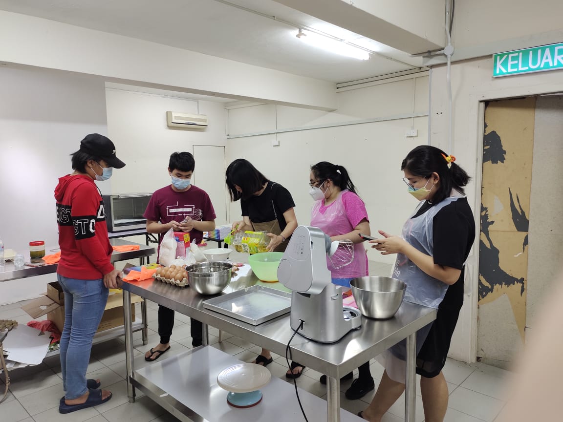 Our One Day Baking Class Begins - Tour Guide Course Malaysia